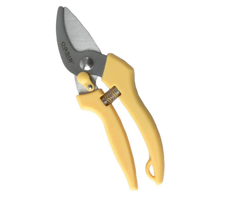 OASIS Floral Secateur has been designed to cut larger flowers and ...