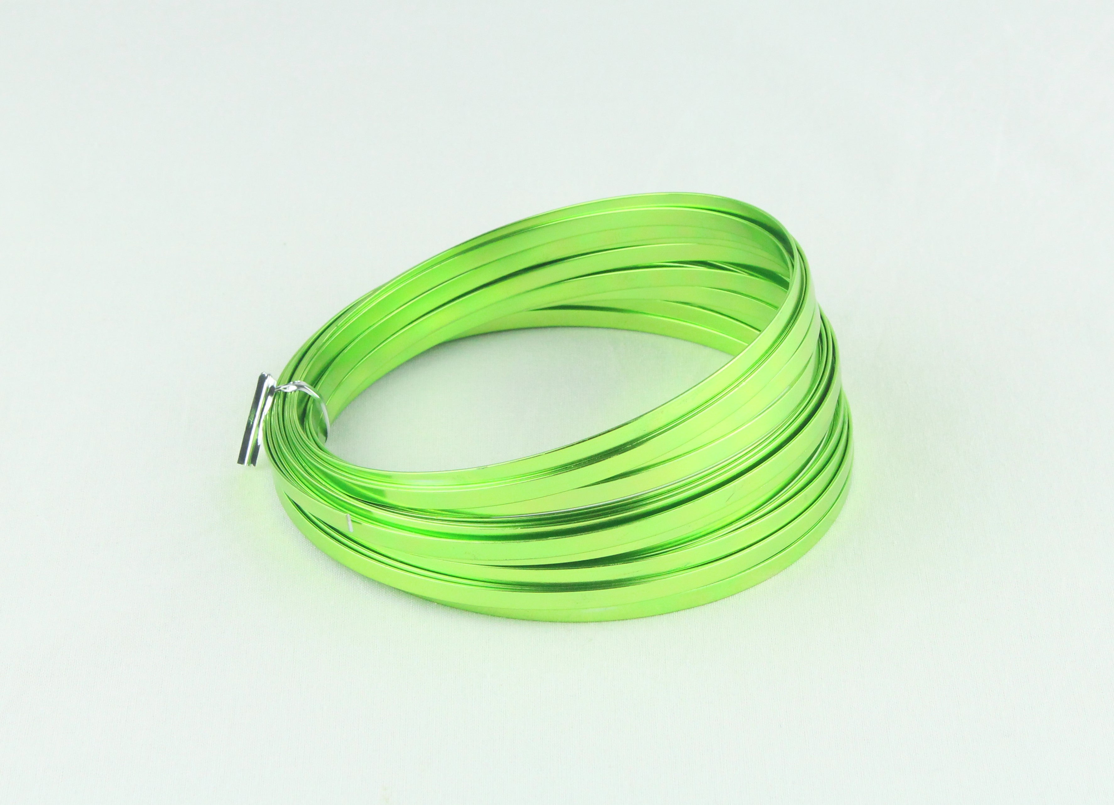 Oasis flat aluminum wire is easy to shape yet strong enough to hold ...