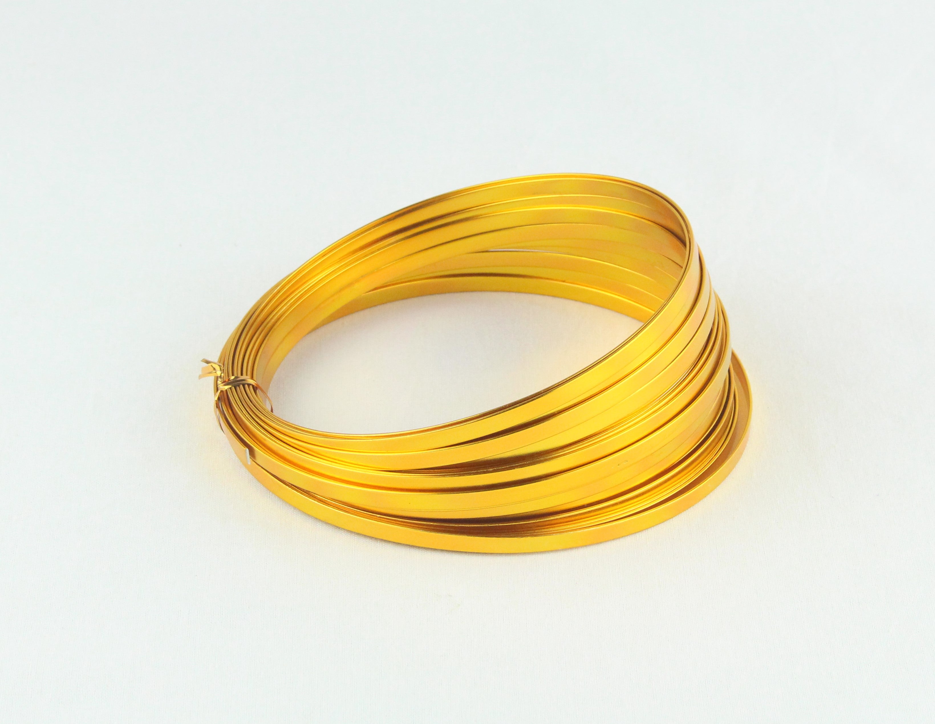 Oasis flat aluminum wire is easy to shape yet strong enough to hold ...