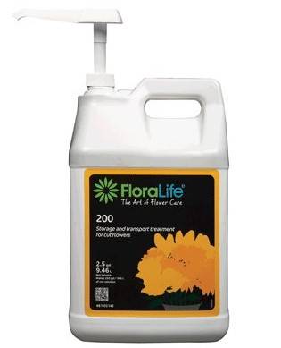 It helps to lower the pH and increase the speed of flowers hydration ...